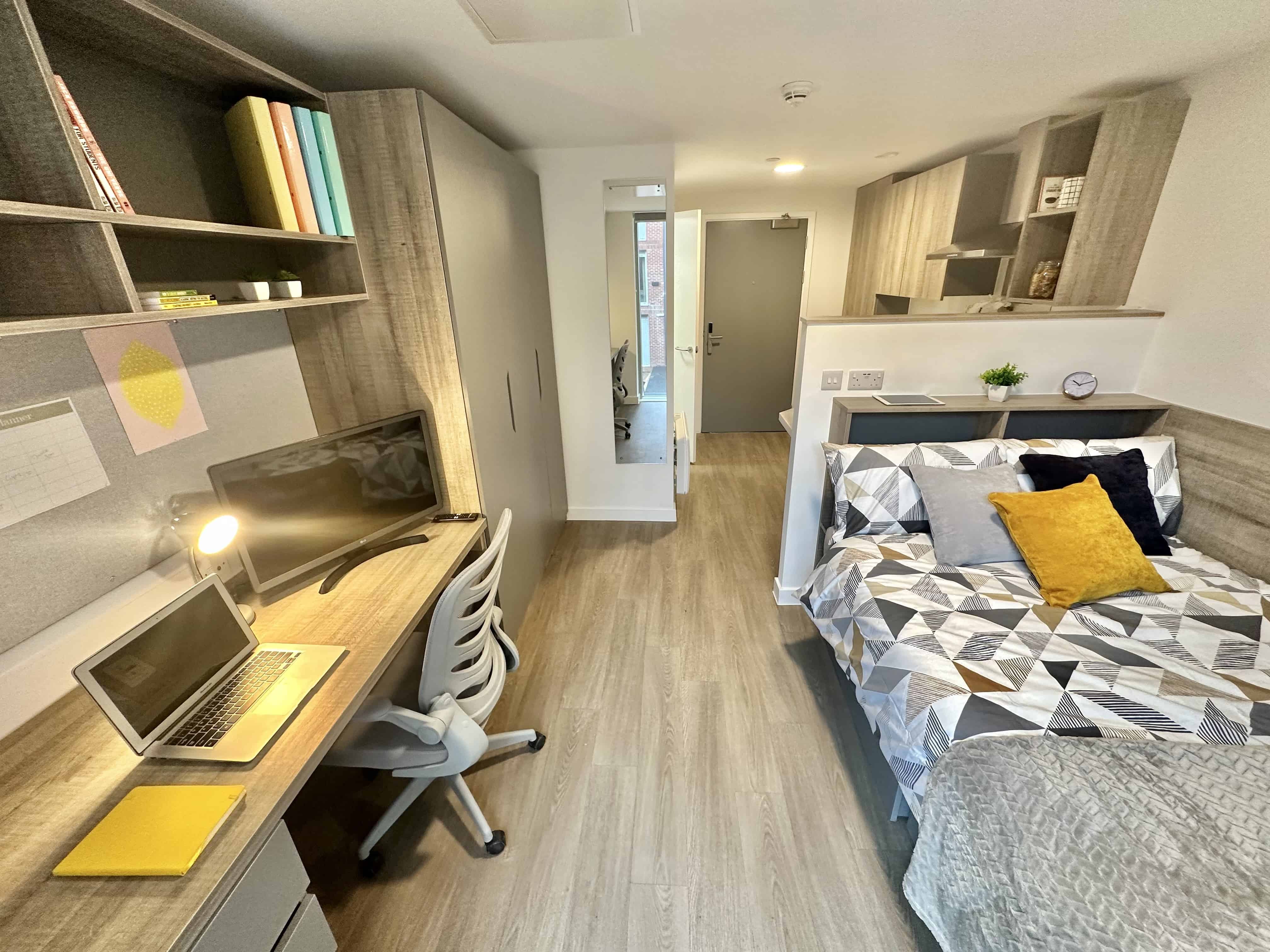 Book Student Housing Near Coventry University London | Amber