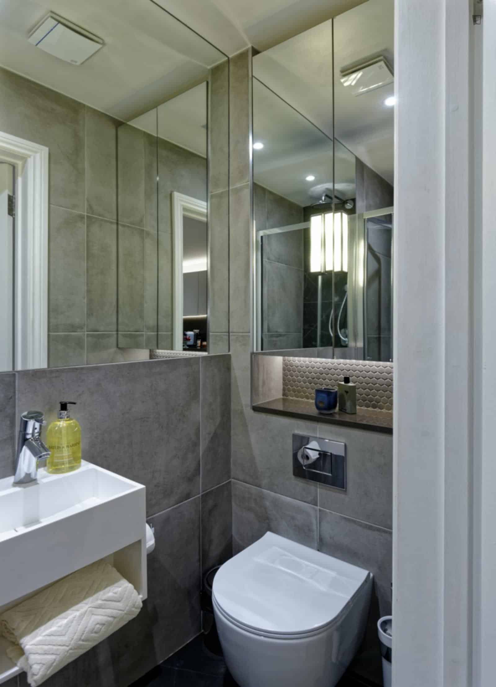 Studio Room, Kensington Gore, London, SW7 2AP (Studio 3)