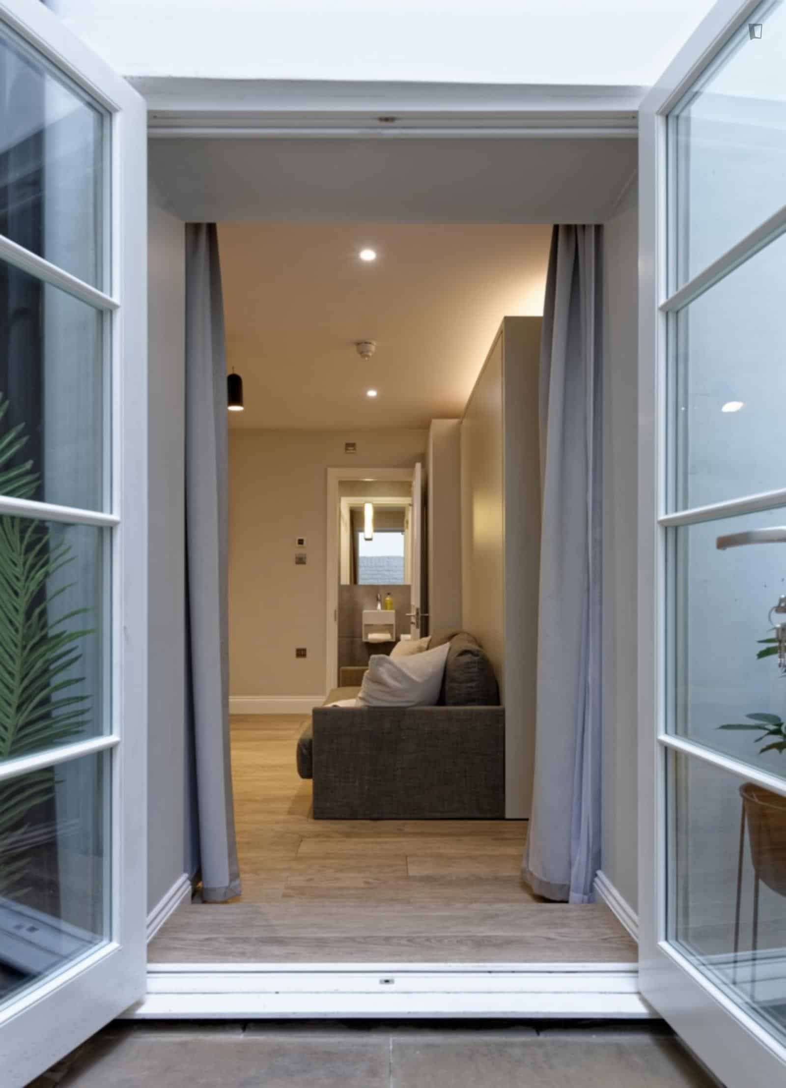 Studio Room, Kensington Gore, London, SW7 2AP (Studio 3)