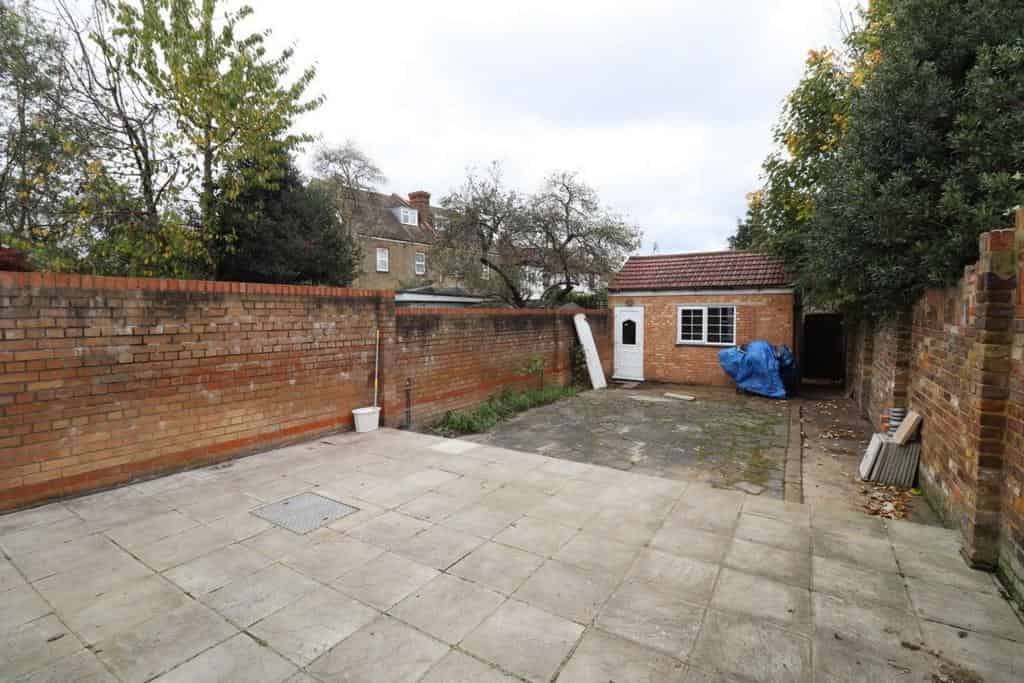 Room in a 6 Bedroom Apartment, Thornbury Rd, Isleworth, TW7 4QE in London