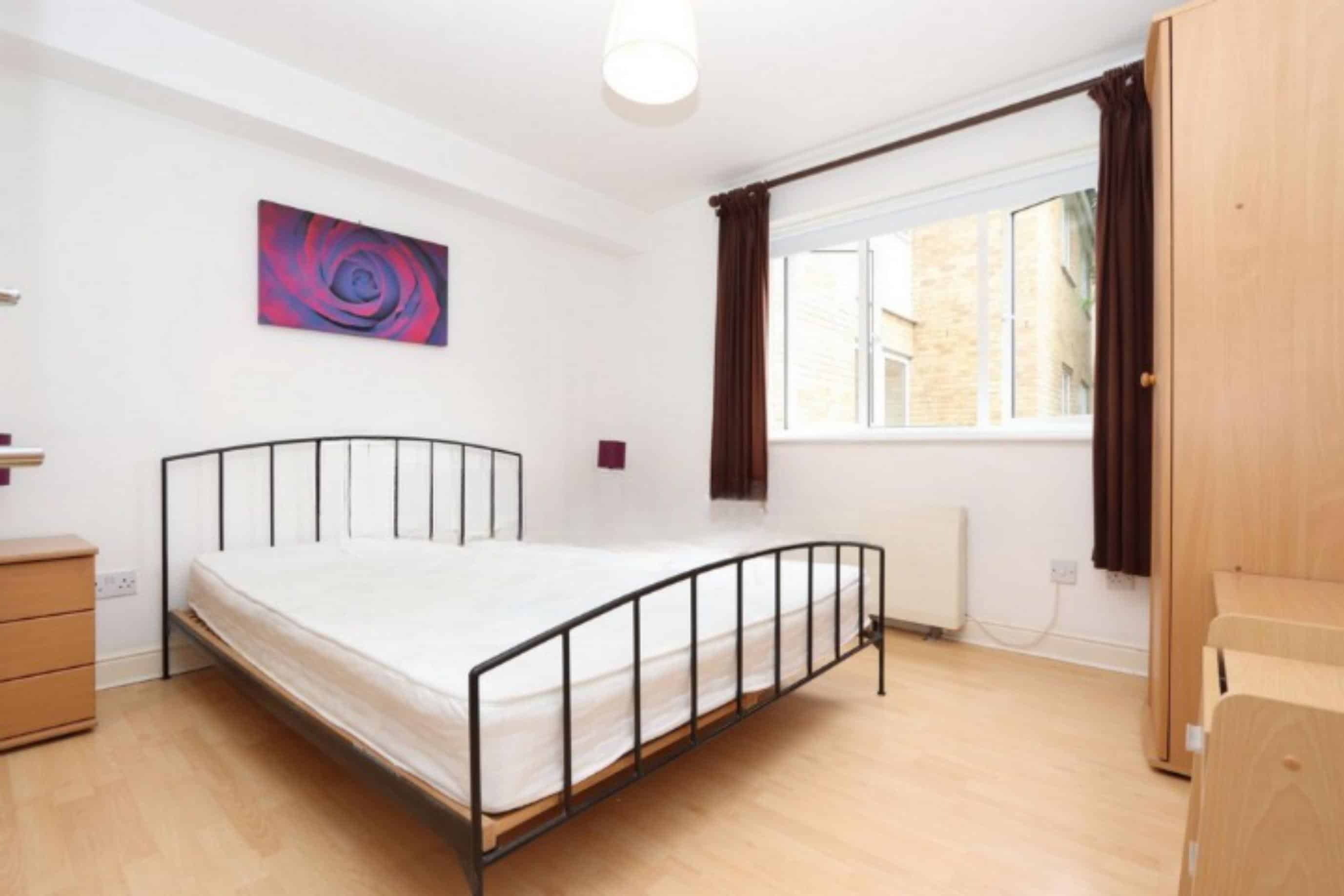 Room in a 3 Bedroom Apartment, Langbourne Pl, London E14 3WW