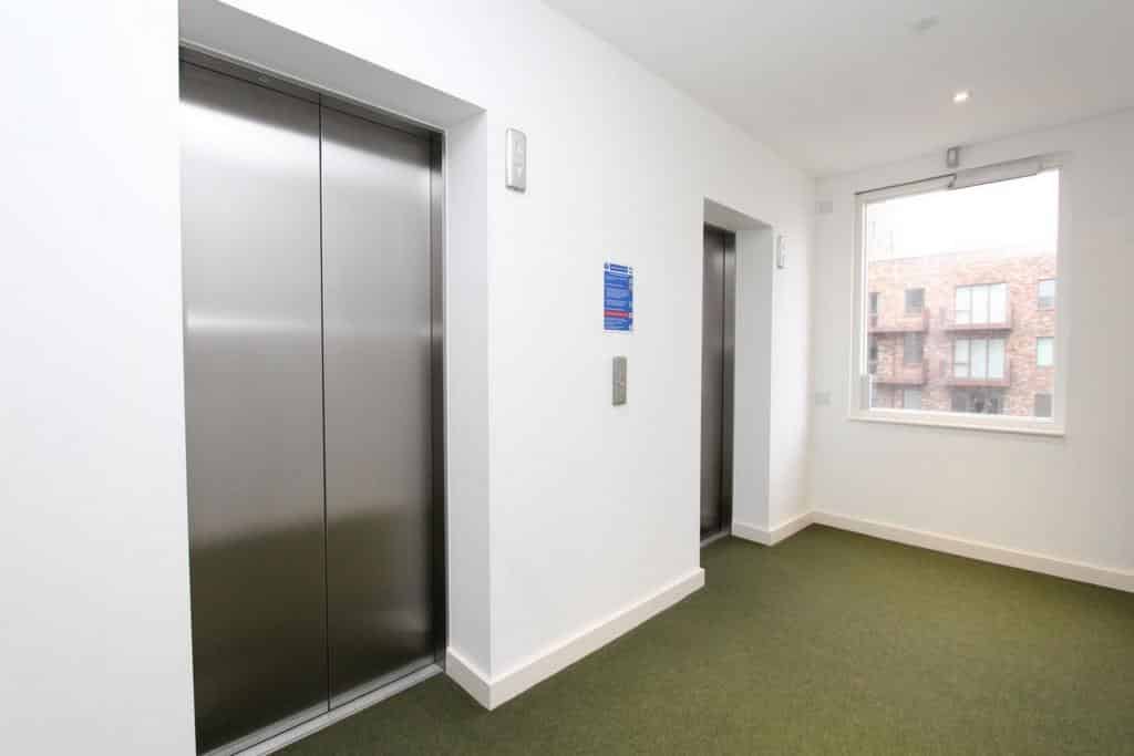 Room in a 4 Bedroom Apartment, University Way, London E16 2RD (Flat 1)