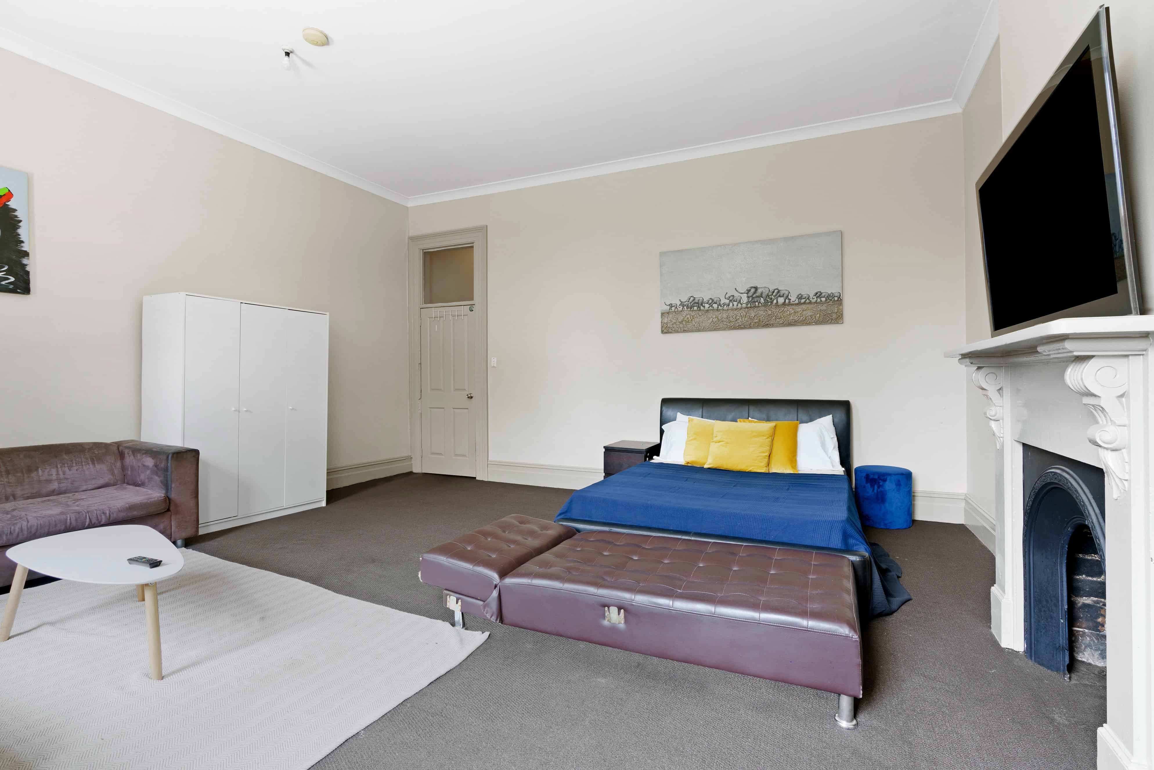 Room in a 4 Bedroom Apartment, 429A Cleveland, Redfern, Sydney