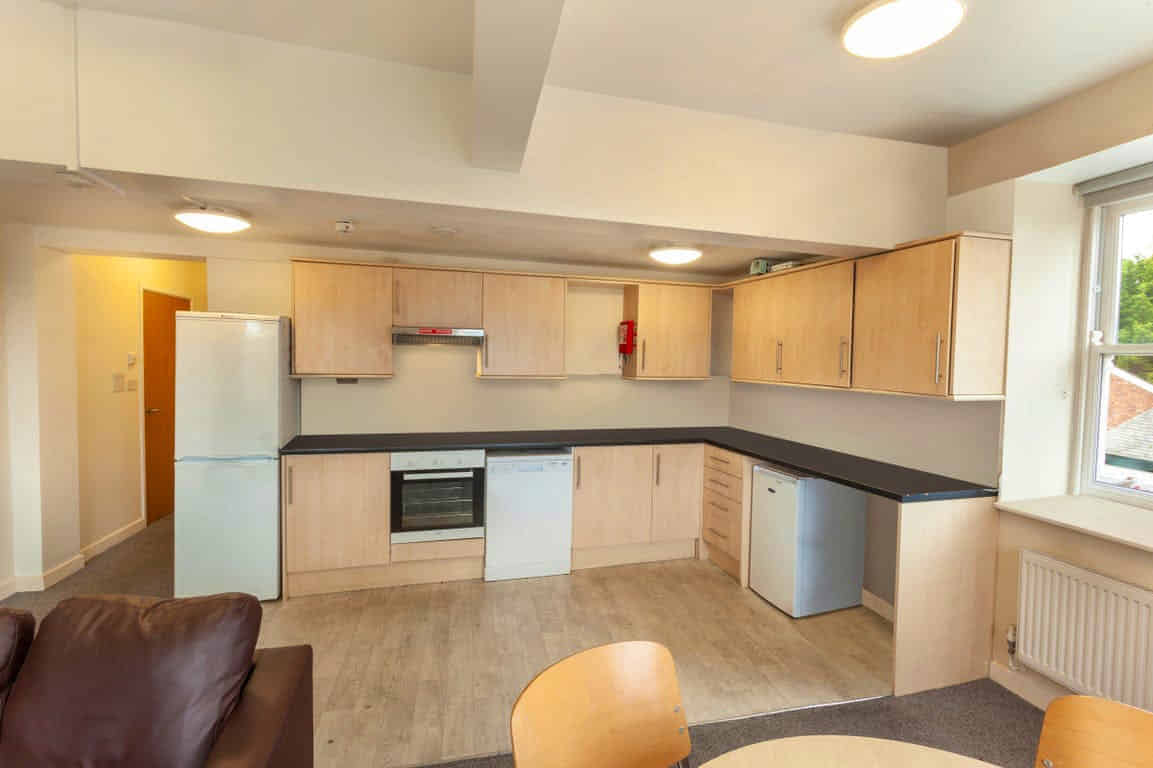 Room in a 6 Bedroom Apartment, Isca Lofts, Longbrook St, Exeter EX4 6AL ...