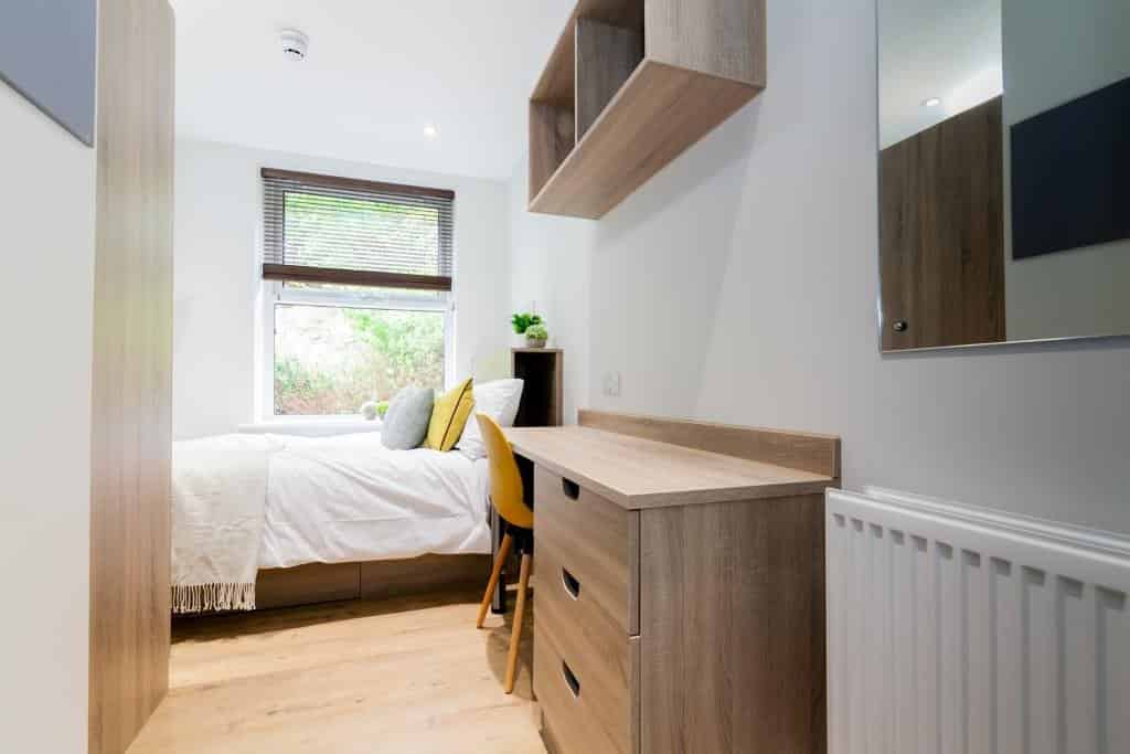 Room in a 7 Bedroom Apartment, 42 Bankfield Road, Huddersfield HD1 3HR ...