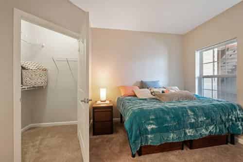 Book University Edge Cincinnati Student Housing | Amber